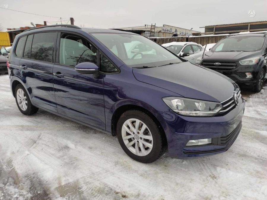 Zils Volkswagen Touran 2016 Panevēža, ar dzinēja tilpumu 1.60 L un nobraukumu 143 tūkst. km par 11700 €, foto 1 vietnē AUTOMOTO.COM.LV