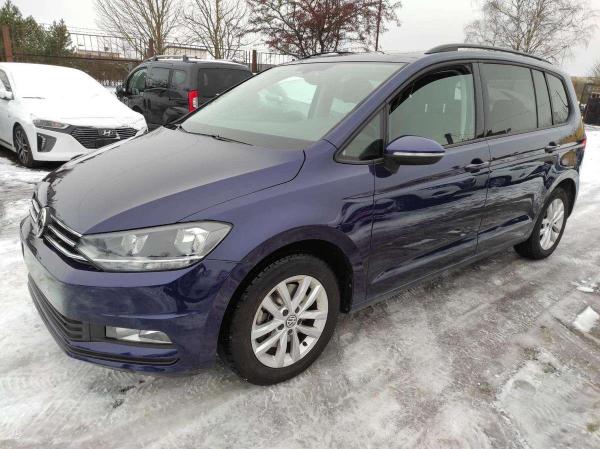 Blue Volkswagen Touran 2016 in Panevezys, with an engine capacity of 1.60 L and mileage of 143 thousand km for 11700 €, photo 6 on AUTOMOTO.COM.LV