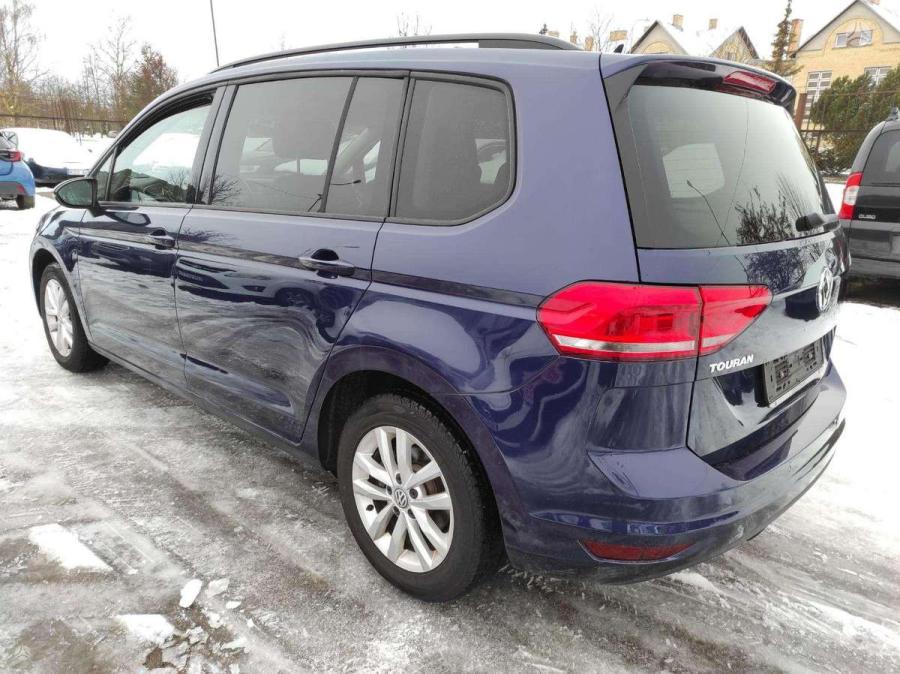 Zils Volkswagen Touran 2016 Panevēža, ar dzinēja tilpumu 1.60 L un nobraukumu 143 tūkst. km par 11700 €, foto 8 vietnē AUTOMOTO.COM.LV