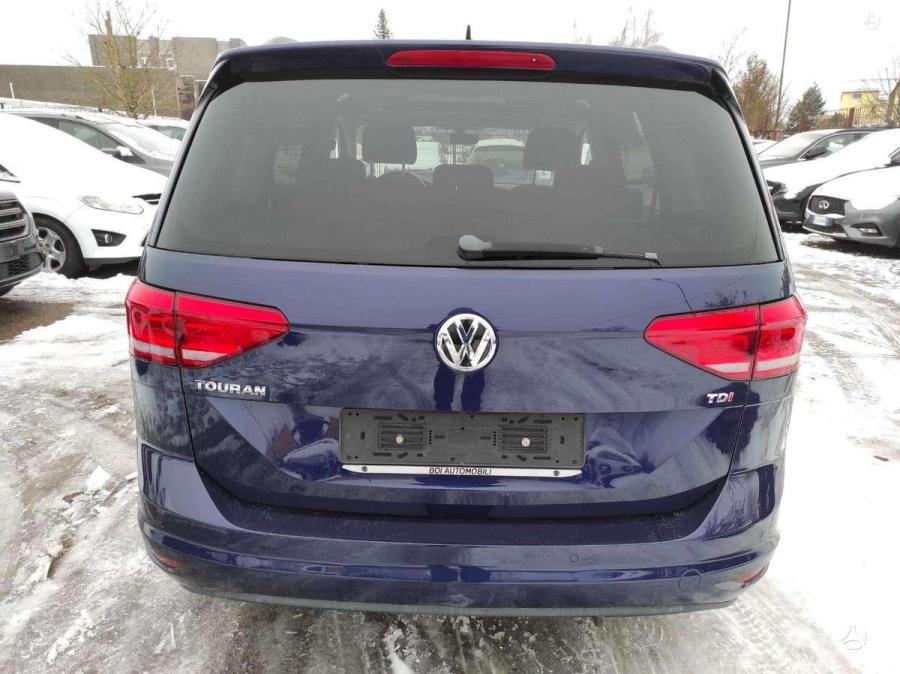 Zils Volkswagen Touran 2016 Panevēža, ar dzinēja tilpumu 1.60 L un nobraukumu 143 tūkst. km par 11700 €, foto 10 vietnē AUTOMOTO.COM.LV