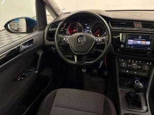 Zils Volkswagen Touran 2016 Marijampole, ar dzinēja tilpumu 1.40 L un nobraukumu 181 tūkst. km par 9999 €, foto 17 vietnē AUTOMOTO.COM.LV