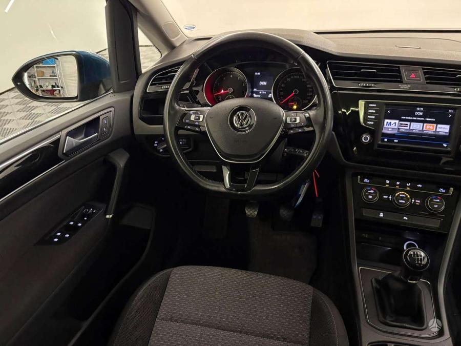 Zils Volkswagen Touran 2016 Marijampole, ar dzinēja tilpumu 1.40 L un nobraukumu 181 tūkst. km par 9999 €, foto 17 vietnē AUTOMOTO.COM.LV