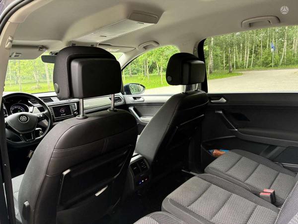 Zils Volkswagen Touran 2016 Panevēža, ar dzinēja tilpumu 1.60 L un nobraukumu 212 tūkst. km par 8500 €, foto 9 vietnē AUTOMOTO.COM.LV