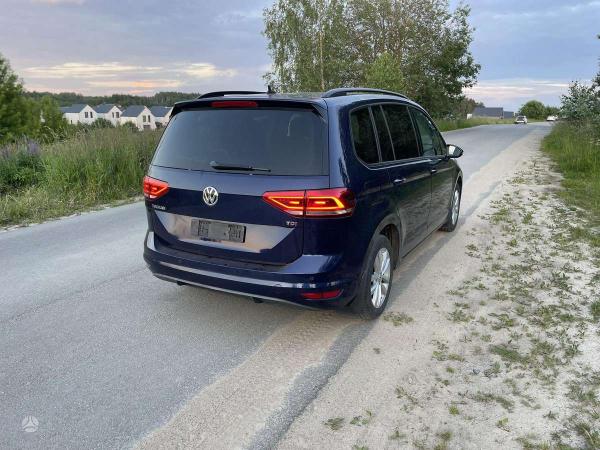 Zils Volkswagen Touran 2016 Viļņa, ar dzinēja tilpumu 1.60 L un nobraukumu 302 tūkst. km par 7000 €, foto 3 vietnē AUTOMOTO.COM.LV