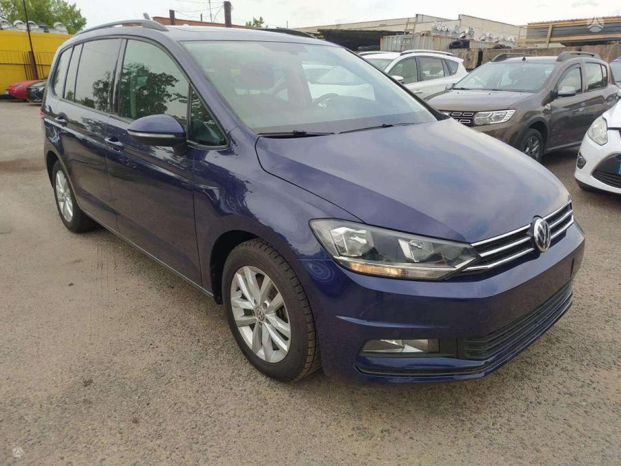 Blue Volkswagen Touran 2016 in Panevezys, with an engine capacity of 1.60 L and mileage of 143 thousand km for 9700 €, photo 3 on AUTOMOTO.COM.LV