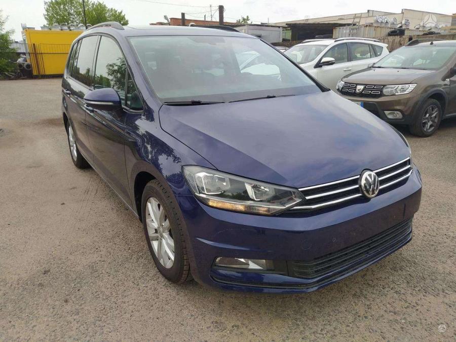 Blue Volkswagen Touran 2016 in Panevezys, with an engine capacity of 1.60 L and mileage of 143 thousand km for 9700 €, photo 4 on AUTOMOTO.COM.LV