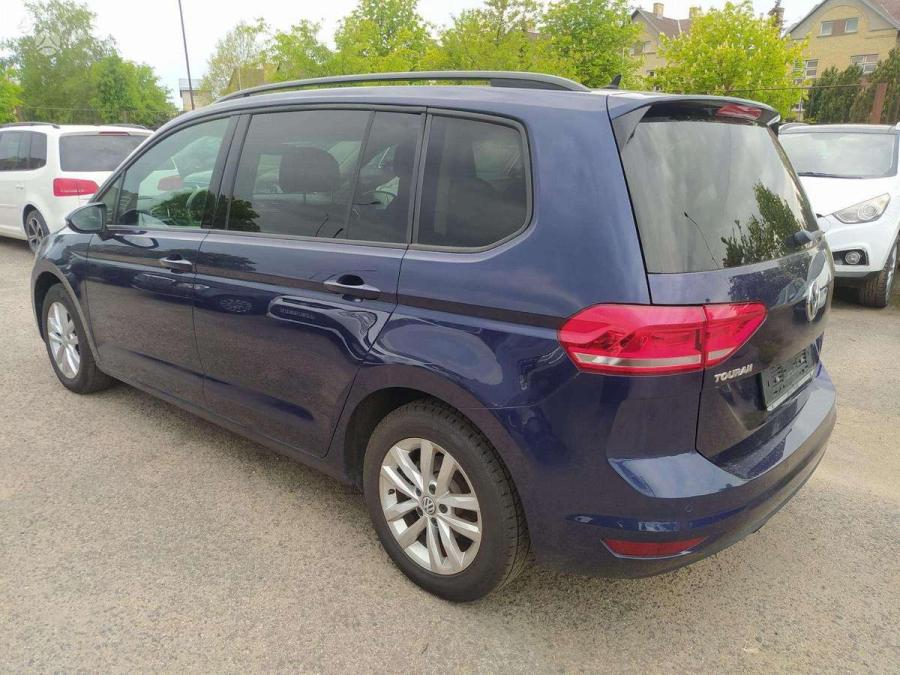 Blue Volkswagen Touran 2016 in Panevezys, with an engine capacity of 1.60 L and mileage of 143 thousand km for 9700 €, photo 8 on AUTOMOTO.COM.LV