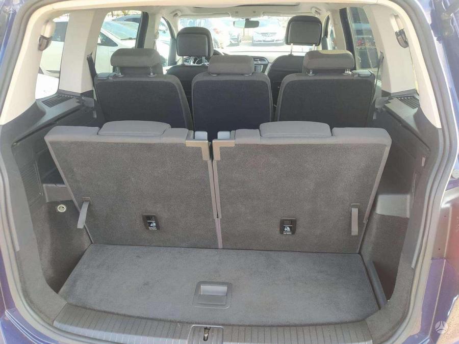 Blue Volkswagen Touran 2016 in Panevezys, with an engine capacity of 1.60 L and mileage of 143 thousand km for 9700 €, photo 19 on AUTOMOTO.COM.LV