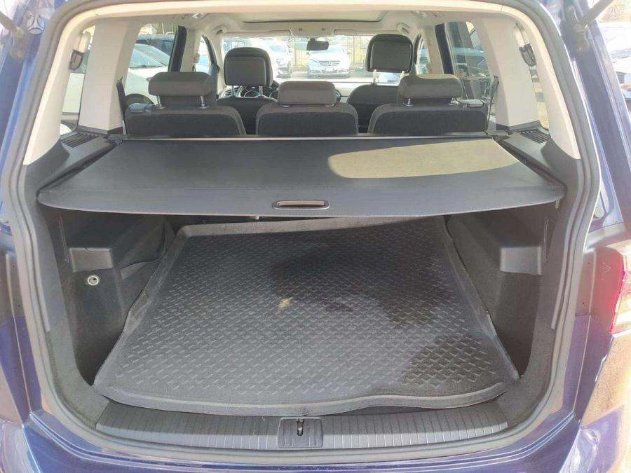 Blue Volkswagen Touran 2016 in Panevezys, with an engine capacity of 1.60 L and mileage of 143 thousand km for 9700 €, photo 20 on AUTOMOTO.COM.LV