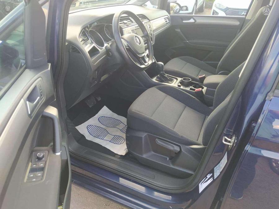 Blue Volkswagen Touran 2016 in Panevezys, with an engine capacity of 1.60 L and mileage of 143 thousand km for 9700 €, photo 21 on AUTOMOTO.COM.LV