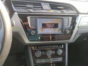 Blue Volkswagen Touran 2016 in Panevezys, with an engine capacity of 1.60 L and mileage of 143 thousand km for 9700 €, photo 24 on AUTOMOTO.COM.LV