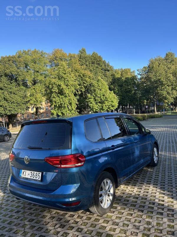 Zils Volkswagen Touran 2016 Cēsis, ar dzinēja tilpumu 1.60 L un nobraukumu 232 tūkst. km par 9500 €, foto 3 vietnē AUTOMOTO.COM.LV
