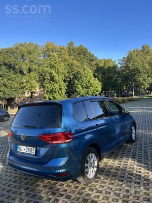 Blue Volkswagen Touran 2016 in Cesis, with an engine capacity of 1.60 L and mileage of 232 thousand km for 9500 €, photo 3 on AUTOMOTO.COM.LV