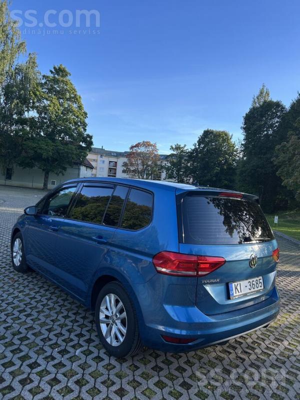 Zils Volkswagen Touran 2016 Cēsis, ar dzinēja tilpumu 1.60 L un nobraukumu 232 tūkst. km par 9500 €, foto 5 vietnē AUTOMOTO.COM.LV