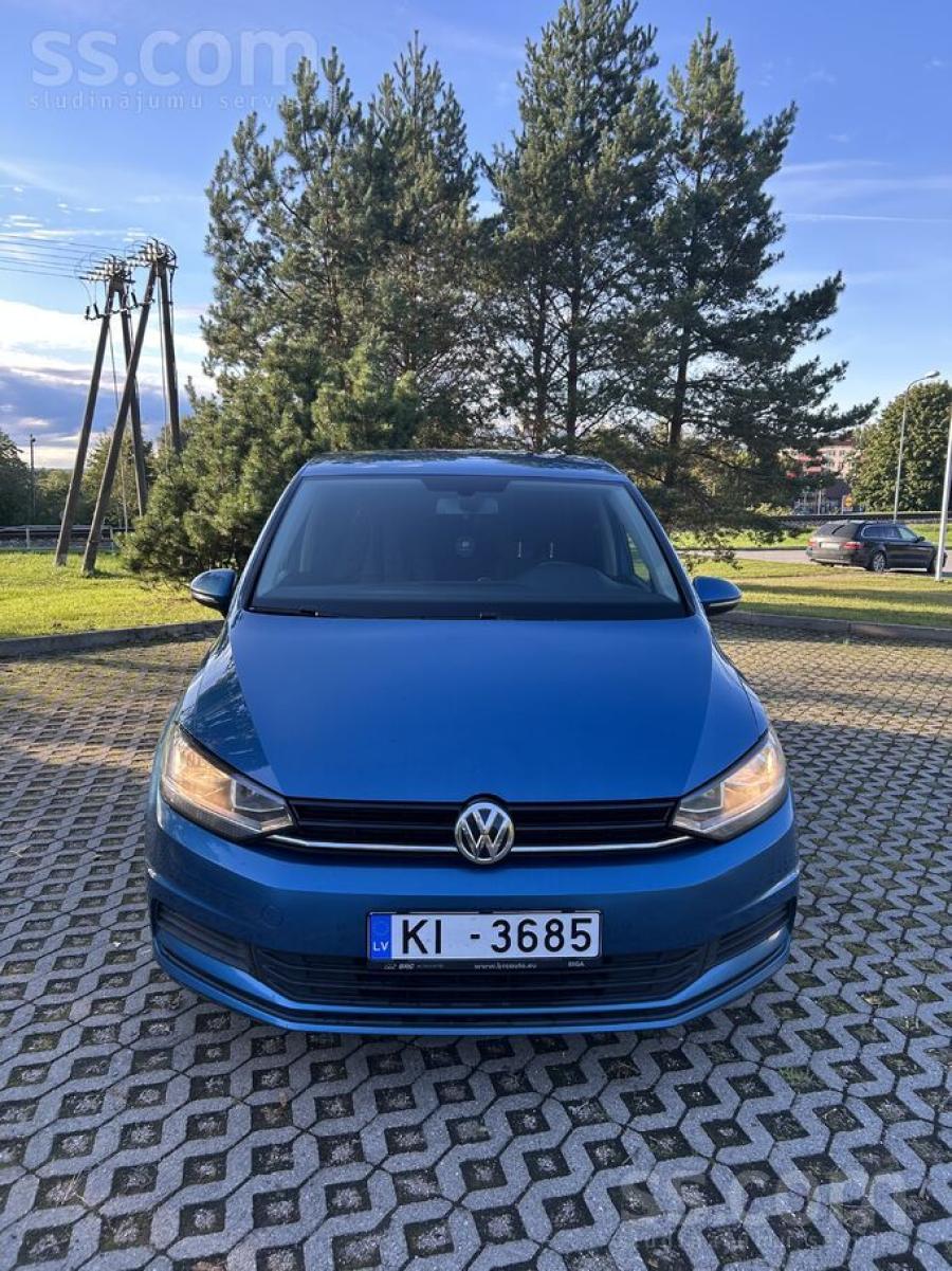 Blue Volkswagen Touran 2016 in Cesis, with an engine capacity of 1.60 L and mileage of 232 thousand km for 9500 €, photo 6 on AUTOMOTO.COM.LV