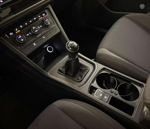 Zils Volkswagen Touran 2016 Marijampole, ar dzinēja tilpumu 1.60 L un nobraukumu 213 tūkst. km par 9650 €, foto 4 vietnē AUTOMOTO.COM.LV