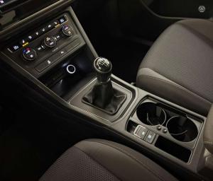 Zils Volkswagen Touran 2016 Marijampole, ar dzinēja tilpumu 1.60 L un nobraukumu 213 tūkst. km par 9650 €, foto 4 vietnē AUTOMOTO.COM.LV