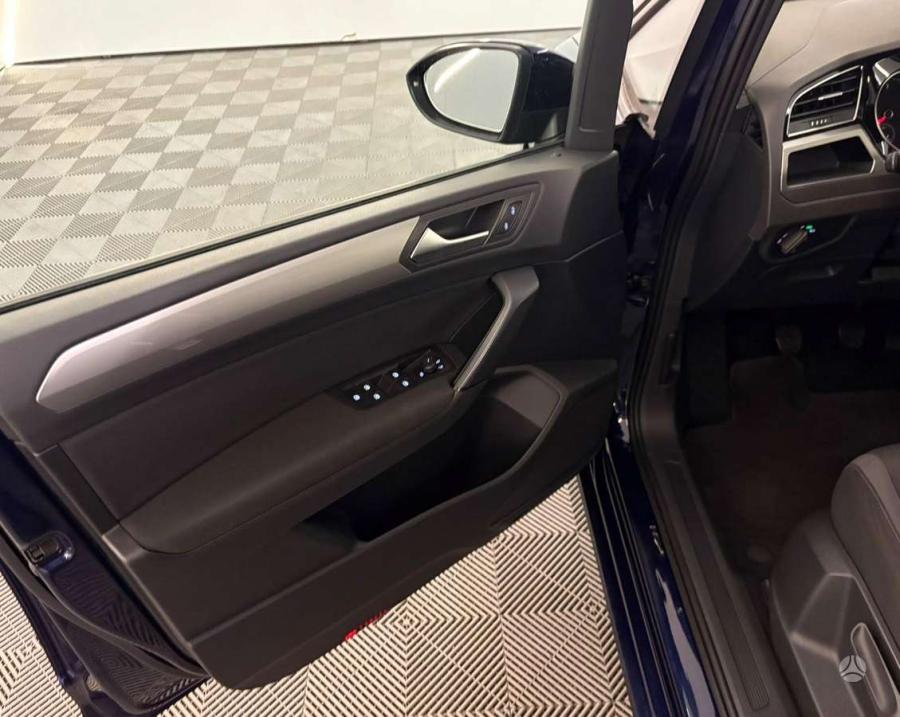 Zils Volkswagen Touran 2016 Marijampole, ar dzinēja tilpumu 1.60 L un nobraukumu 213 tūkst. km par 9650 €, foto 8 vietnē AUTOMOTO.COM.LV