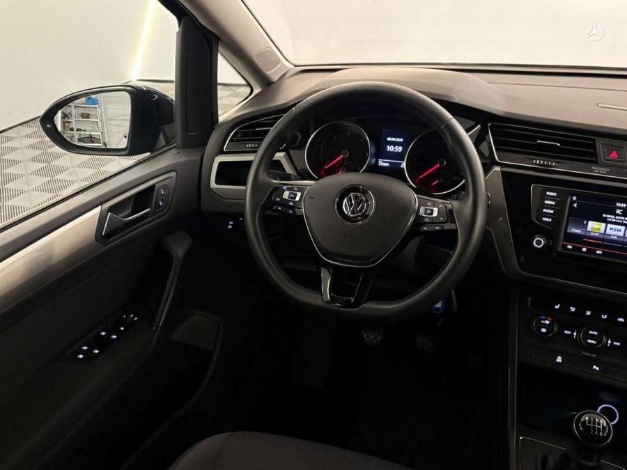 Zils Volkswagen Touran 2016 Marijampole, ar dzinēja tilpumu 1.60 L un nobraukumu 213 tūkst. km par 9650 €, foto 15 vietnē AUTOMOTO.COM.LV