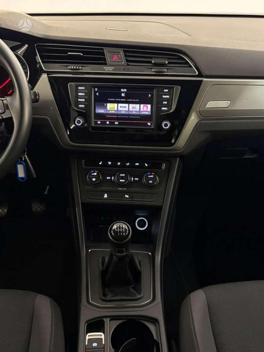 Zils Volkswagen Touran 2016 Marijampole, ar dzinēja tilpumu 1.60 L un nobraukumu 213 tūkst. km par 9650 €, foto 26 vietnē AUTOMOTO.COM.LV