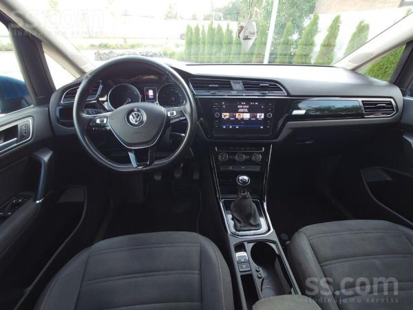 Zils Volkswagen Touran 2017 Rīga, ar dzinēja tilpumu 2.00 L un nobraukumu 239 tūkst. km par 10500 €, foto 7 vietnē AUTOMOTO.COM.LV