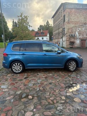 Zils Volkswagen Touran 2017 Kuldīga, ar dzinēja tilpumu 1.40 L un nobraukumu 128 tūkst. km par 16500 €, foto 5 vietnē AUTOMOTO.COM.LV