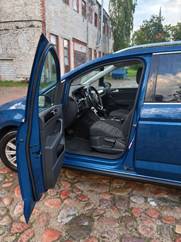 Volkswagen Touran 2017 Kuldīga vietnē Zils Volkswagen Touran 2017 Kuldīga, ar dzinēja tilpumu 1.40 L un nobraukumu 128 tūkst. km par 16500 €, foto 10 vietnē AUTOMOTO.COM.LV