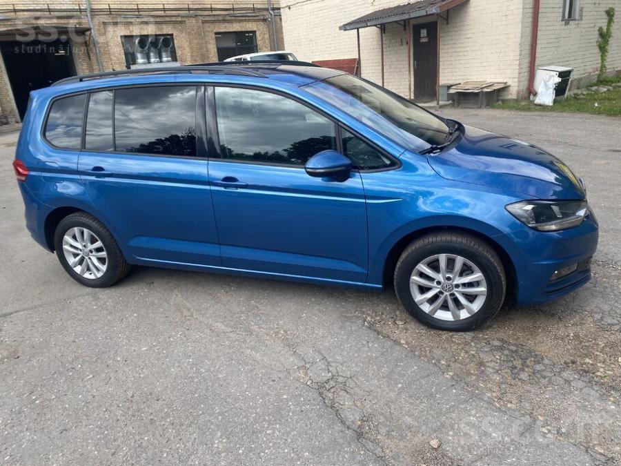 Blue Volkswagen Touran 2018 in Riga, with an engine capacity of 1.40 L and mileage of 120 thousand km for 14800 €, photo 5 on AUTOMOTO.COM.LV