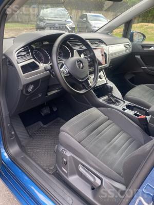 Blue Volkswagen Touran 2018 in Riga, with an engine capacity of 1.40 L and mileage of 120 thousand km for 14800 €, photo 9 on AUTOMOTO.COM.LV