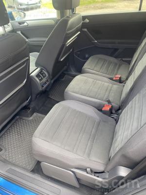 Blue Volkswagen Touran 2018 in Riga, with an engine capacity of 1.40 L and mileage of 120 thousand km for 14800 €, photo 10 on AUTOMOTO.COM.LV