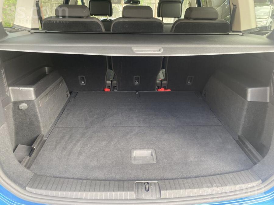 Blue Volkswagen Touran 2018 in Riga, with an engine capacity of 1.40 L and mileage of 120 thousand km for 14800 €, photo 11 on AUTOMOTO.COM.LV