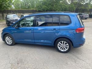 Blue Volkswagen Touran 2018 in Riga, with an engine capacity of 1.40 L and mileage of 120 thousand km for 13800 €, photo  on AUTOMOTO.COM.LV