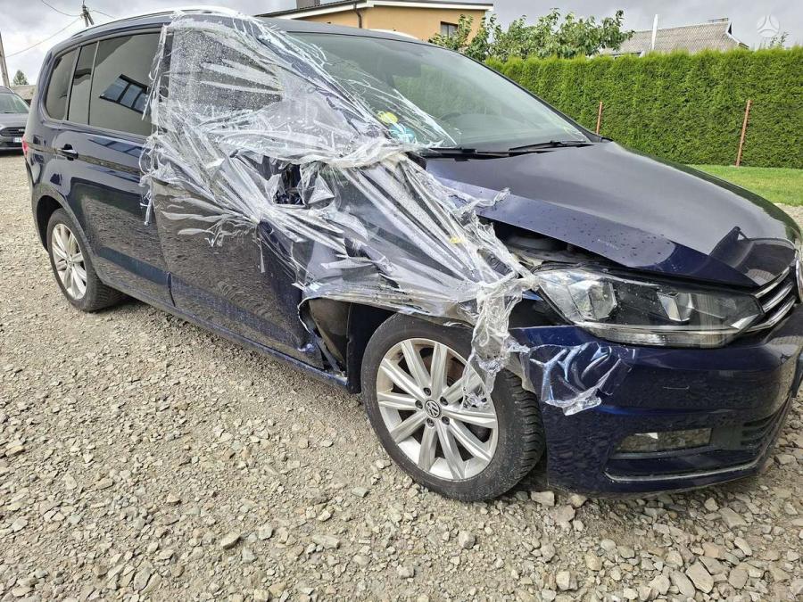 Zils Volkswagen Touran 2019 Šauļi, ar dzinēja tilpumu 1.97 L un nobraukumu 171 tūkst. km par 8700 €, foto 3 vietnē AUTOMOTO.COM.LV