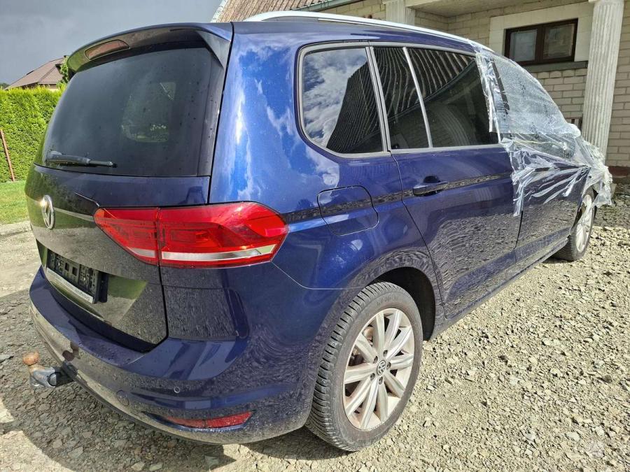 Zils Volkswagen Touran 2019 Šauļi, ar dzinēja tilpumu 1.97 L un nobraukumu 171 tūkst. km par 8700 €, foto 5 vietnē AUTOMOTO.COM.LV