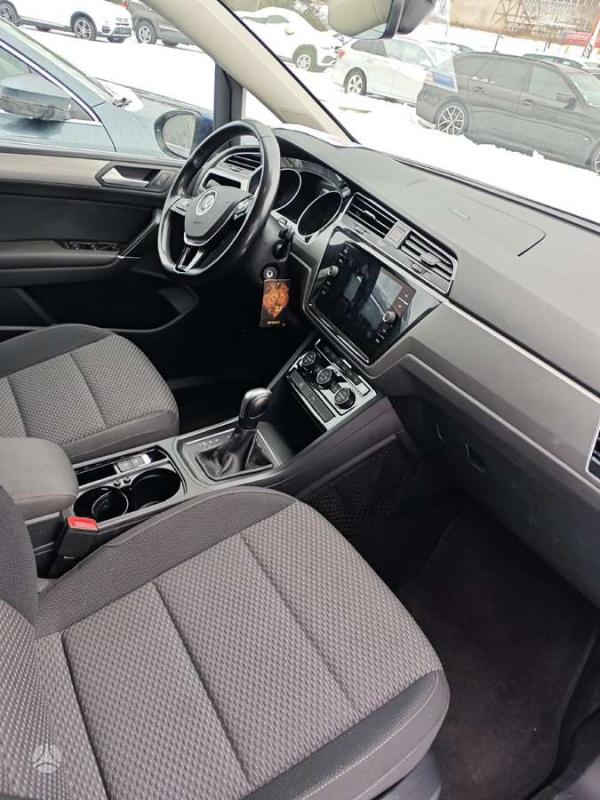 Blue Volkswagen Touran 2020 in Kaunas, with an engine capacity of 1.97 L and mileage of 289 thousand km for 10600 €, photo 11 on AUTOMOTO.COM.LV
