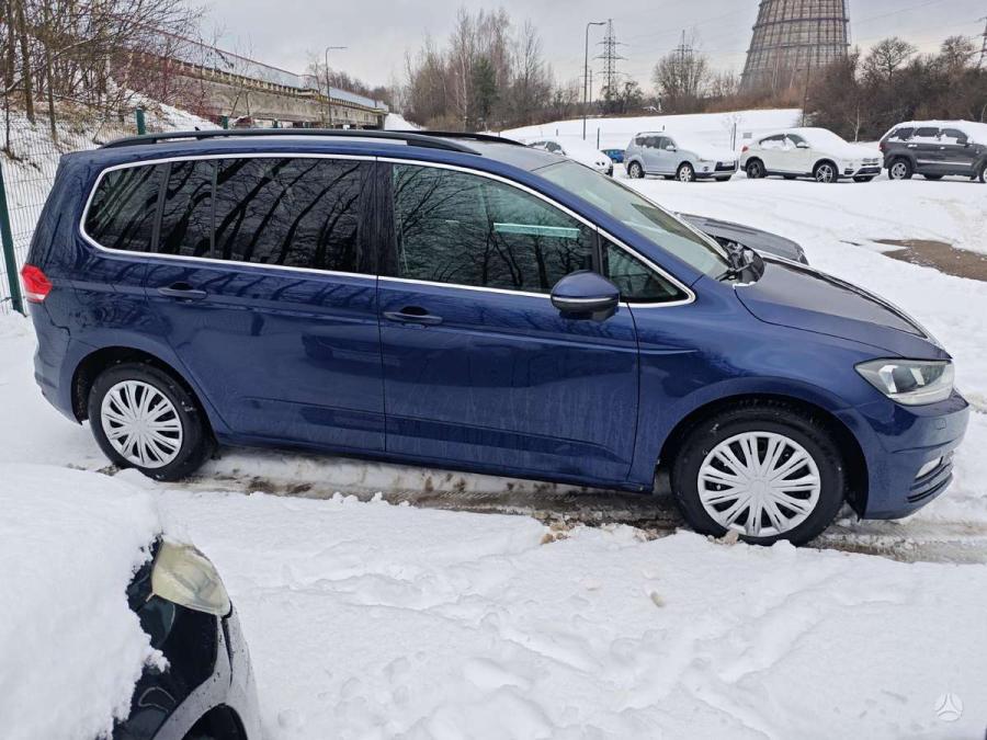 Blue Volkswagen Touran 2020 in Kaunas, with an engine capacity of 1.97 L and mileage of 289 thousand km for 10600 €, photo 14 on AUTOMOTO.COM.LV