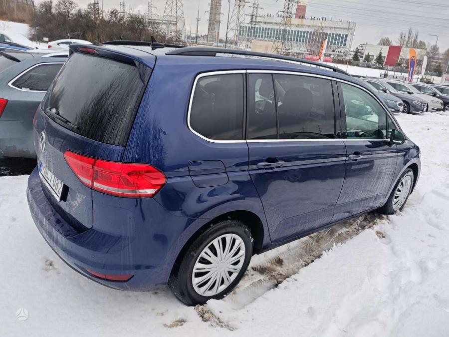 Blue Volkswagen Touran 2020 in Kaunas, with an engine capacity of 1.97 L and mileage of 289 thousand km for 10600 €, photo 15 on AUTOMOTO.COM.LV