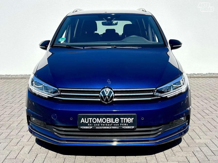 Zils Volkswagen Touran 2021 Kauņa, ar dzinēja tilpumu 1.50 L un nobraukumu 25 tūkst. km par 32690 €, foto 2 vietnē AUTOMOTO.COM.LV