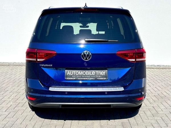 Blue Volkswagen Touran 2021 in Kaunas, with an engine capacity of 1.50 L and mileage of 25 thousand km for 32690 €, photo 6 on AUTOMOTO.COM.LV