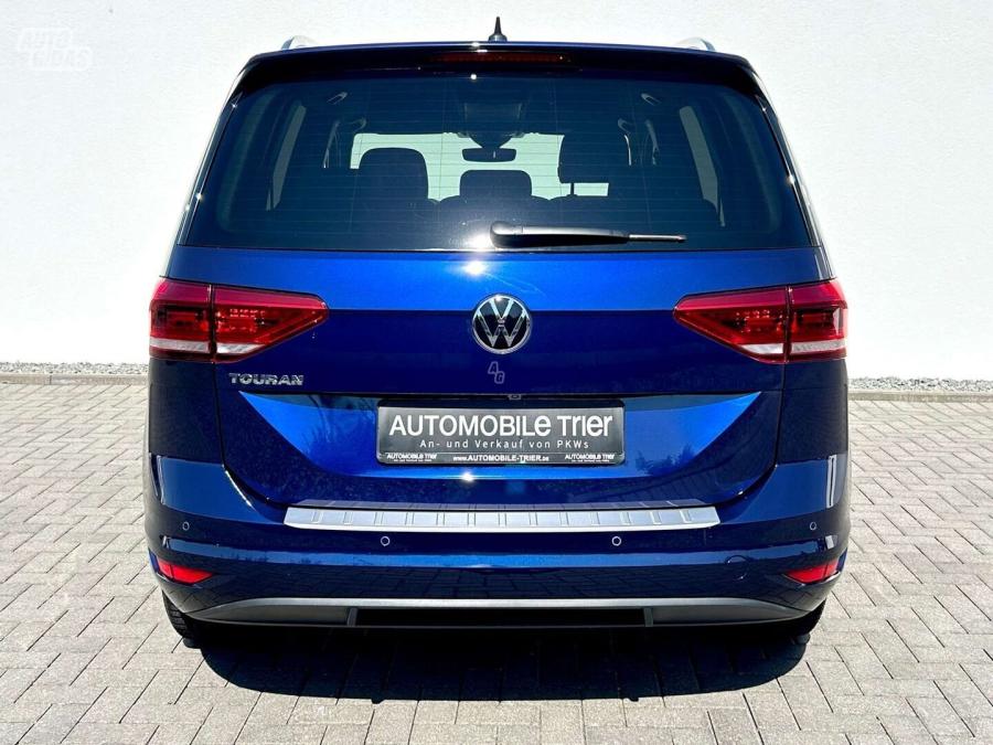 Zils Volkswagen Touran 2021 Kauņa, ar dzinēja tilpumu 1.50 L un nobraukumu 25 tūkst. km par 32690 €, foto 6 vietnē AUTOMOTO.COM.LV