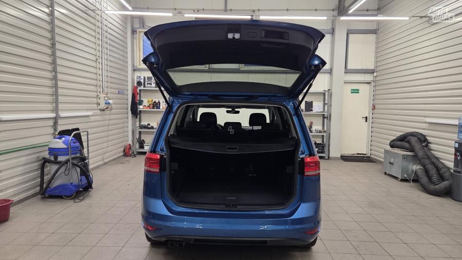 Zils Volkswagen Touran 2021 Marijampole, ar dzinēja tilpumu 2.00 L un nobraukumu 209 tūkst. km par 14278 €, foto 5 vietnē AUTOMOTO.COM.LV