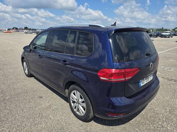 Zils Volkswagen Touran 2021 Viļņa, ar dzinēja tilpumu 1.50 L un nobraukumu 180 tūkst. km par 14500 €, foto 3 vietnē AUTOMOTO.COM.LV