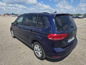 Blue Volkswagen Touran 2021 in Vilnius, with an engine capacity of 1.50 L and mileage of 180 thousand km for 14500 €, photo 4 on AUTOMOTO.COM.LV