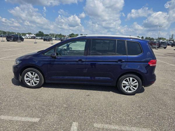Zils Volkswagen Touran 2021 Viļņa, ar dzinēja tilpumu 1.50 L un nobraukumu 180 tūkst. km par 14500 €, foto 4 vietnē AUTOMOTO.COM.LV