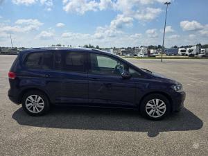 Blue Volkswagen Touran 2021 in Vilnius, with an engine capacity of 1.50 L and mileage of 180 thousand km for 14500 €, photo 6 on AUTOMOTO.COM.LV