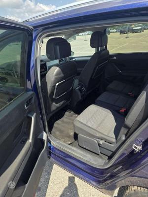 Blue Volkswagen Touran 2021 in Vilnius, with an engine capacity of 1.50 L and mileage of 180 thousand km for 14500 €, photo 9 on AUTOMOTO.COM.LV