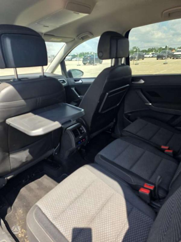 Zils Volkswagen Touran 2021 Viļņa, ar dzinēja tilpumu 1.50 L un nobraukumu 180 tūkst. km par 14500 €, foto 9 vietnē AUTOMOTO.COM.LV