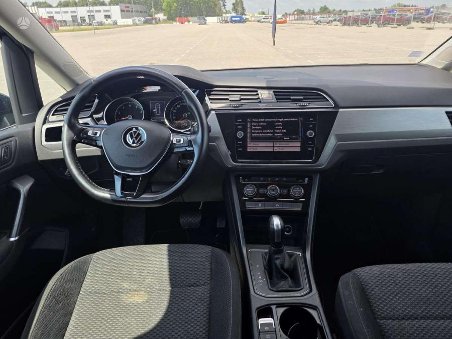 Blue Volkswagen Touran 2021 in Vilnius, with an engine capacity of 1.50 L and mileage of 180 thousand km for 14500 €, photo 11 on AUTOMOTO.COM.LV
