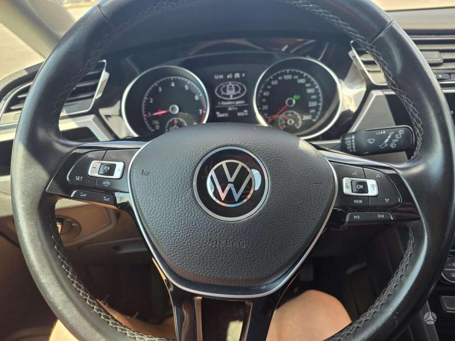 Blue Volkswagen Touran 2021 in Vilnius, with an engine capacity of 1.50 L and mileage of 180 thousand km for 14500 €, photo 15 on AUTOMOTO.COM.LV