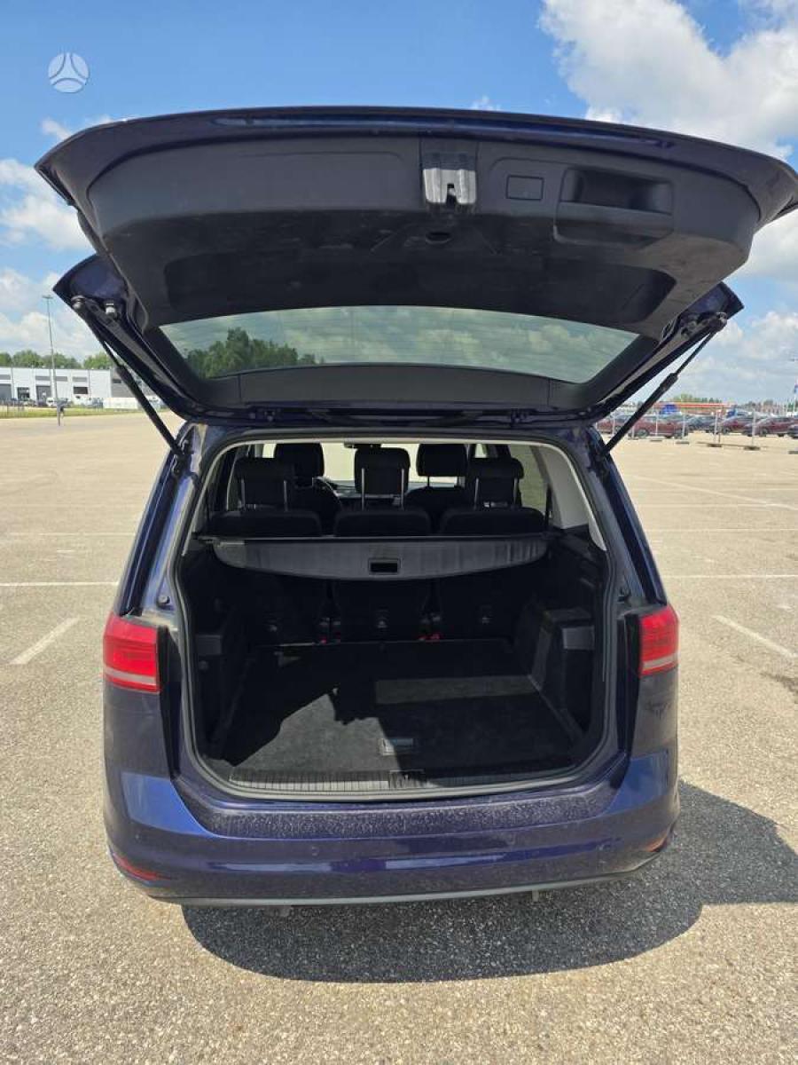 Blue Volkswagen Touran 2021 in Vilnius, with an engine capacity of 1.50 L and mileage of 180 thousand km for 14500 €, photo 16 on AUTOMOTO.COM.LV